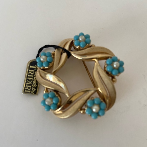 Trifari | Jewelry | Vintage Trifari Gold Metal And Turquoise Leaf ...